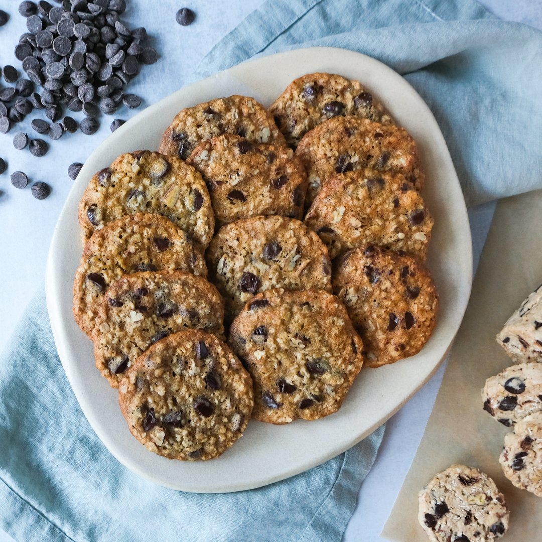 Chewy Cinnamon-Oatmeal Cookies with Chocolate Chips & Pecans | Safeway