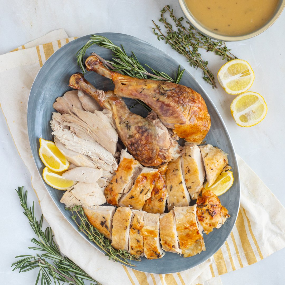 Dry-Brined Roast Turkey with Classic Gravy | Safeway