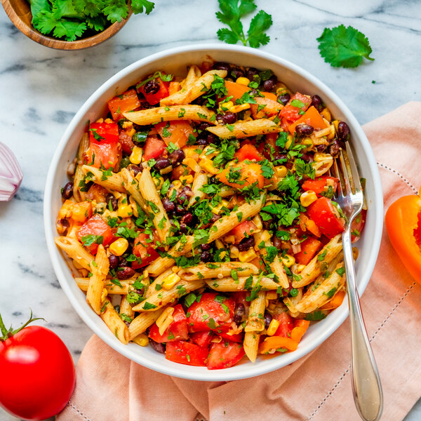 Spicy Tex-Mex Pasta Salad with Beans, Corn, Peppers, Tomato & Cheddar ...