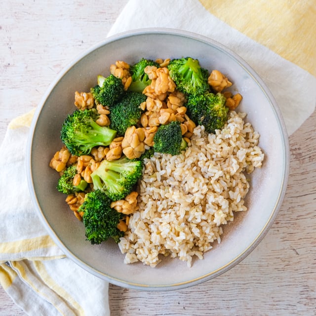 Ultra Easy Korean BBQ Tempeh & Broccoli Stir-Fry with Brown Rice | Safeway
