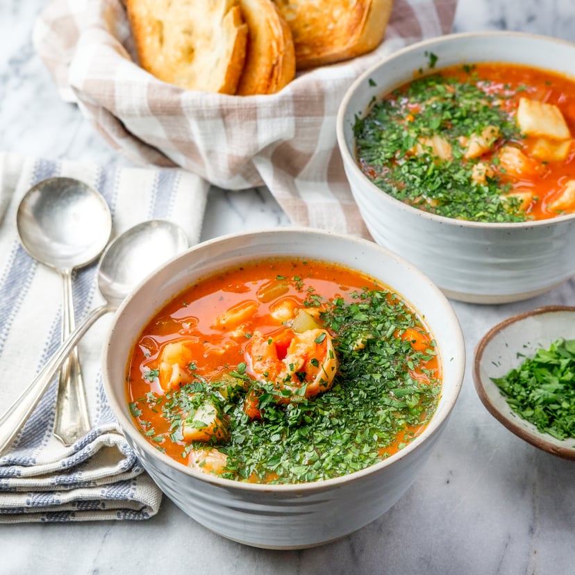 Easy Slow Cooker Seafood Cioppino with Shrimp, Cod, Clams & Rustic ...